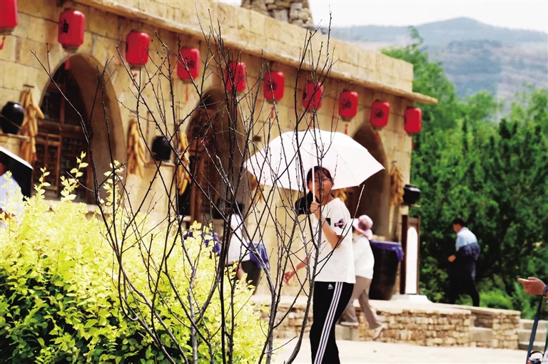 内蒙古日报数字报-黄河岸畔古村落 百年民风韵味长